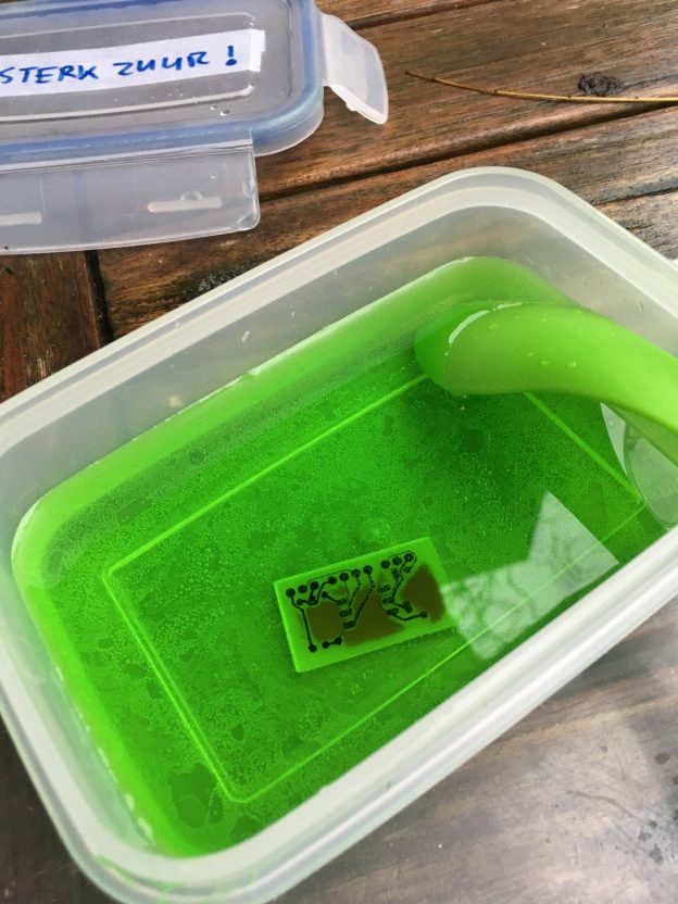 PCB etching with HCl and H2O2 | Robert Oostenveld’s blog